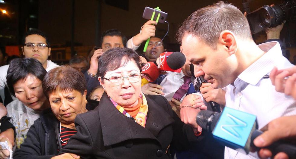 Susana Higuchi visita a Keiko Fujimori del brazo de Mark Vitto (VIDEO ...