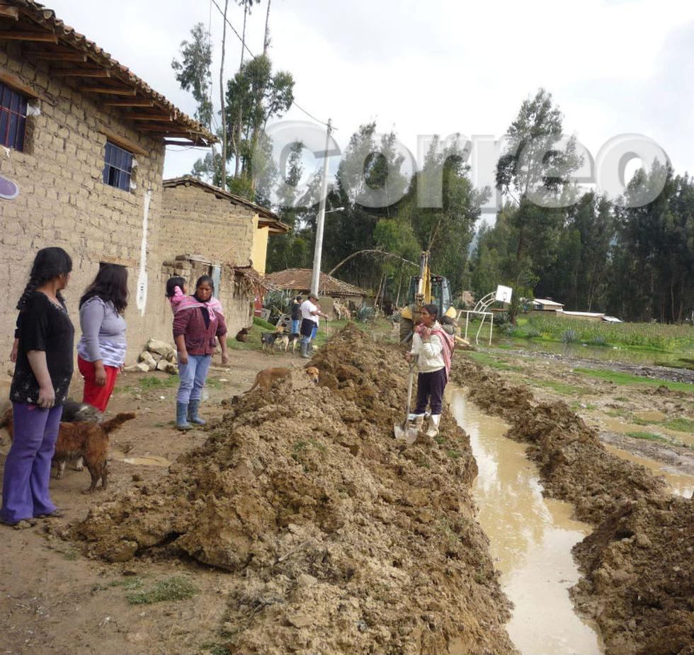 Caudal de río se desvía y deja incomunicados a pobladores (VIDEO ...