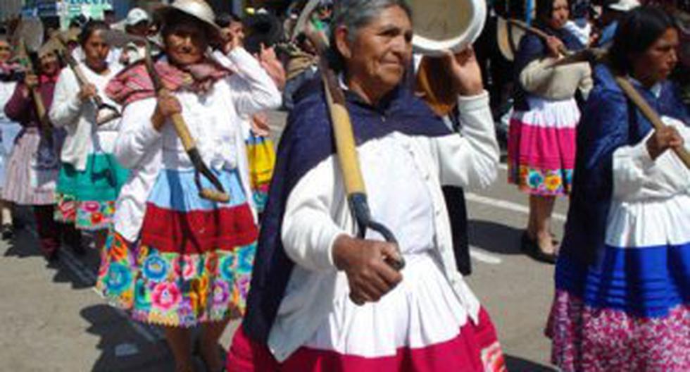 Variopinto desfile de campesinos | PERU | CORREO