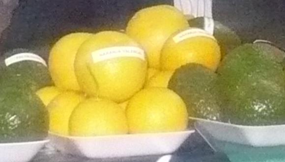 Ocho toneladas de naranjas terminan regadas en vía central | PERU | CORREO