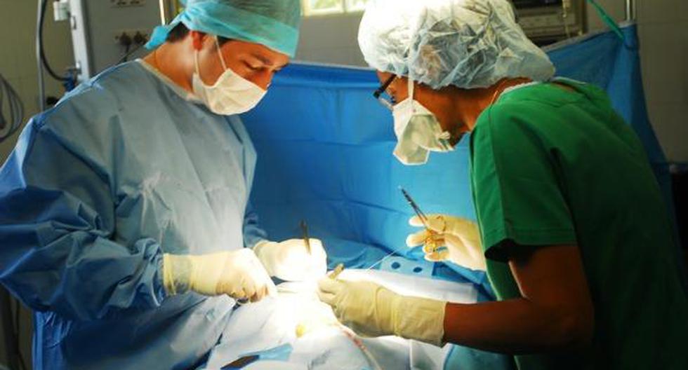 EE.UU: Médicos realizan histórico trasplante de cráneo y cuero ...