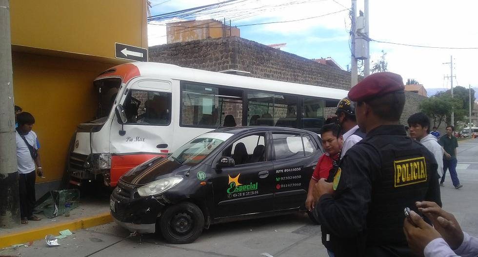Pasajeros de bus salvan de milagro | EDICION | CORREO