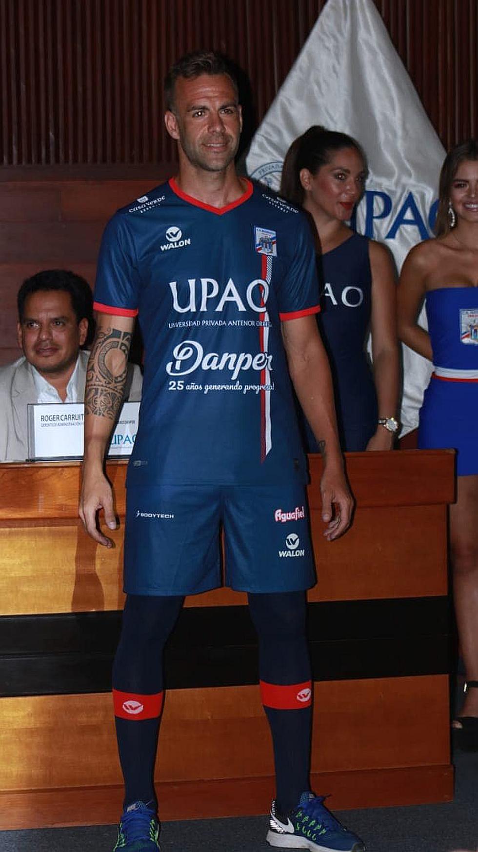 Carlos A. Mannucci presenta su nueva piel (FOTOS) | EDICION | CORREO