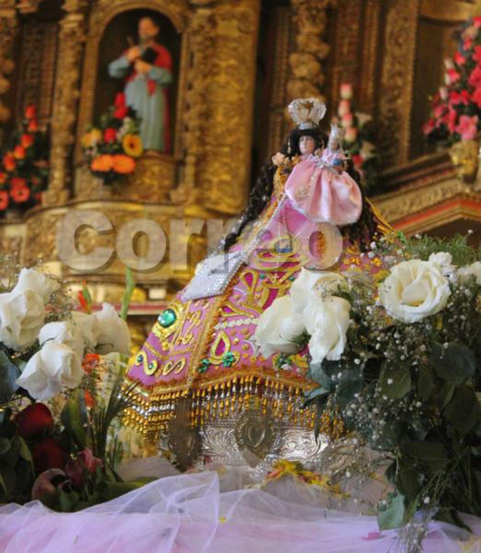 Cientos de fieles acompañan la imagen de la "Mamacha Cocharcas" (FOTOS ...