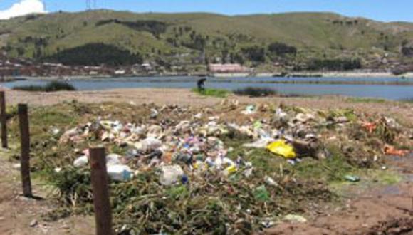 Siguen matando al lago Titicaca: le arrojan basura | PERU | CORREO
