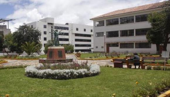 Autoridades de la UNSAAC aceptan que currículo es pasado | PERU | CORREO