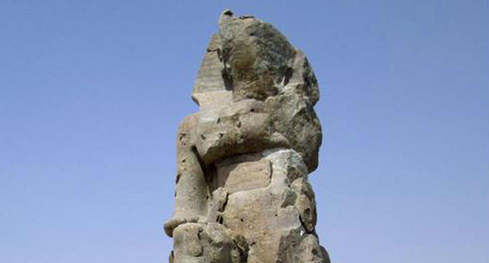 La cabeza de un coloso de Memnón vuelve a su sitio | MUNDO | CORREO