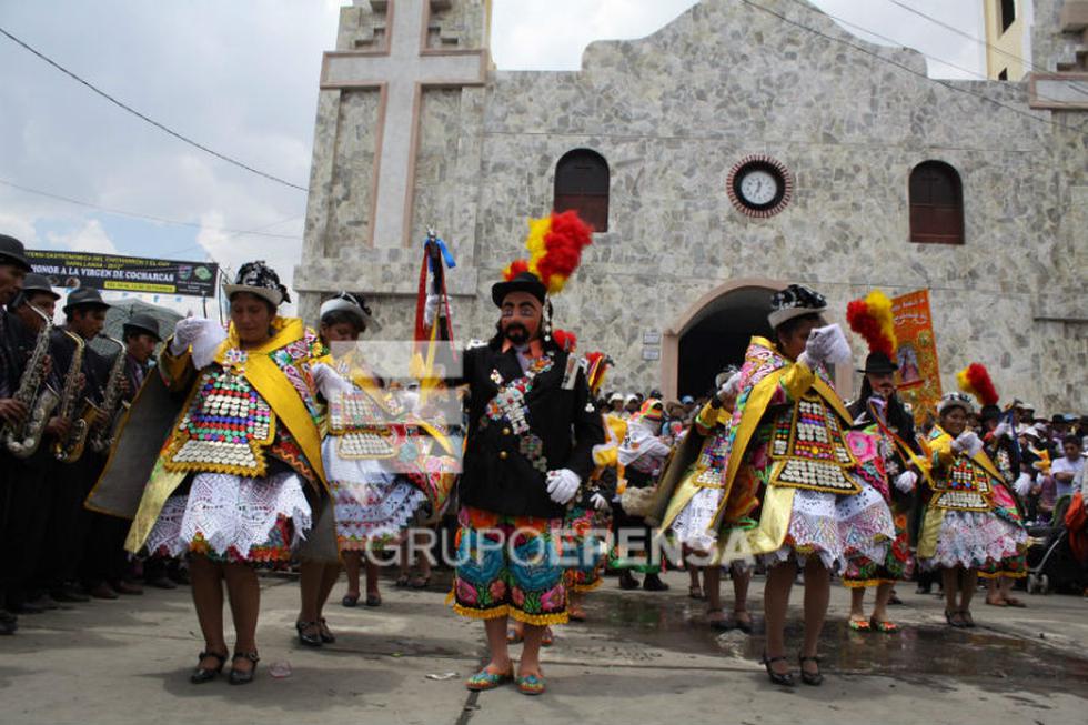 Con coloridas danzas fieles le rinden homenaje a la Mamacha Cocharcas ...