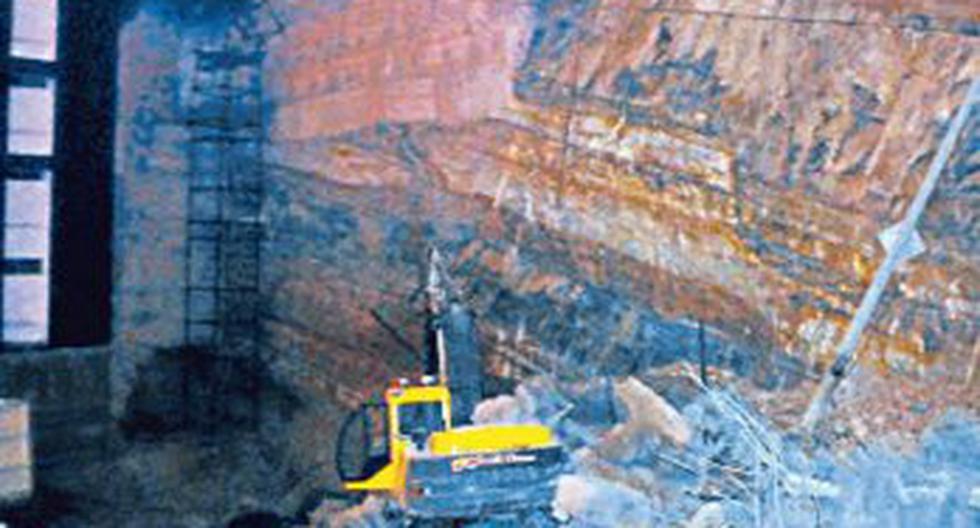 Derrumbe deja 2 obreros heridos | PERU | CORREO