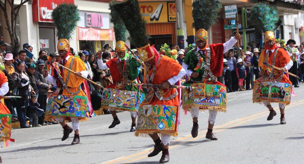 Pandillas de danzantes destacan en desfile dominical (FOTOS) Perú | Correo