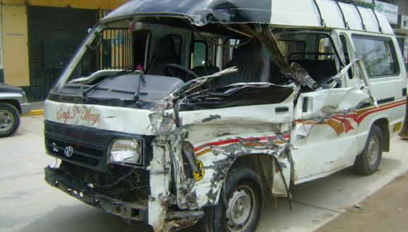 Combi y camioneta chocan y dejan ocho heridos | PERU | CORREO