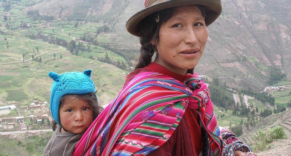 Lliclla: origen del colorido manto de las madres peruanas que cargan ...