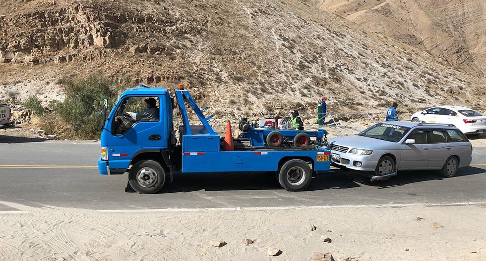Grúas remolcan los vehículos de los asistentes al Santuario de Chapi ...