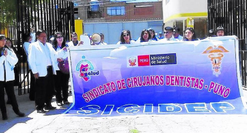 Dentistas De Puno Protestan Al Frente De La Dirección Regional De Salud