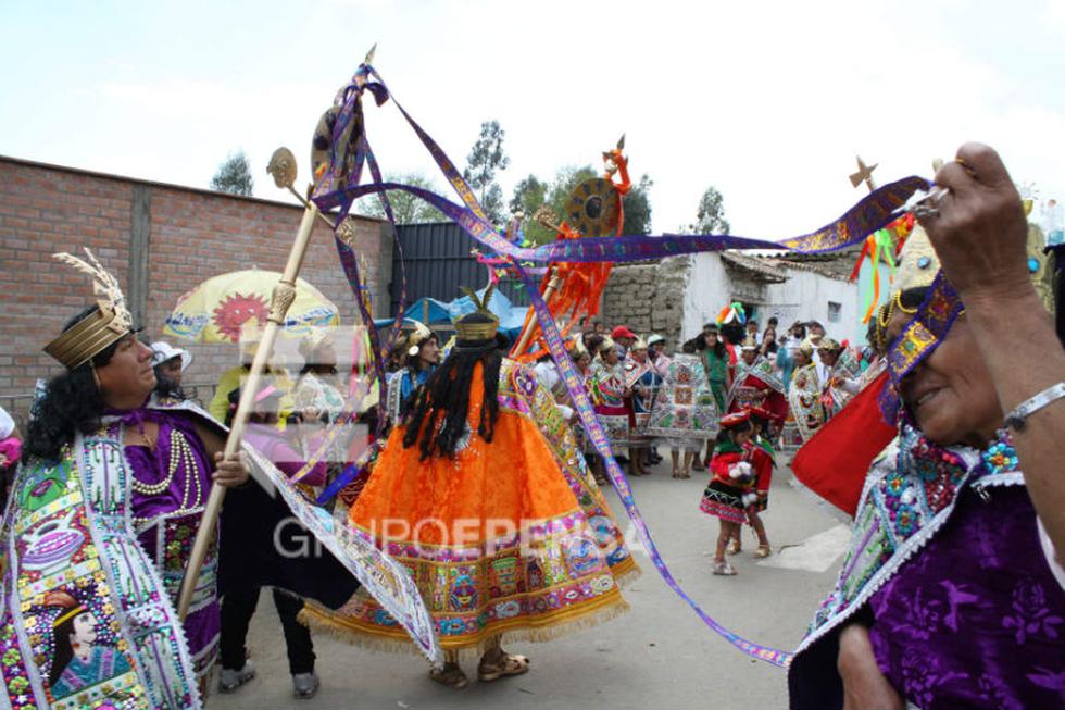 Con coloridas danzas fieles le rinden homenaje a la Mamacha Cocharcas ...