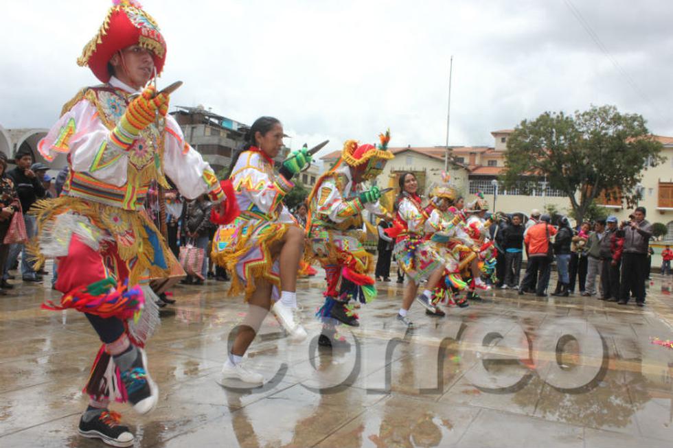 Viudas y pandillas lloran en funerales del "Rey Momo" (FOTOS) | PERU ...