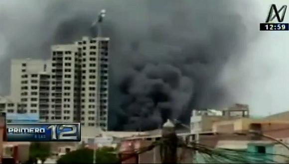 Cercado de Lima: incendio consume parte de edificio en construcción ...