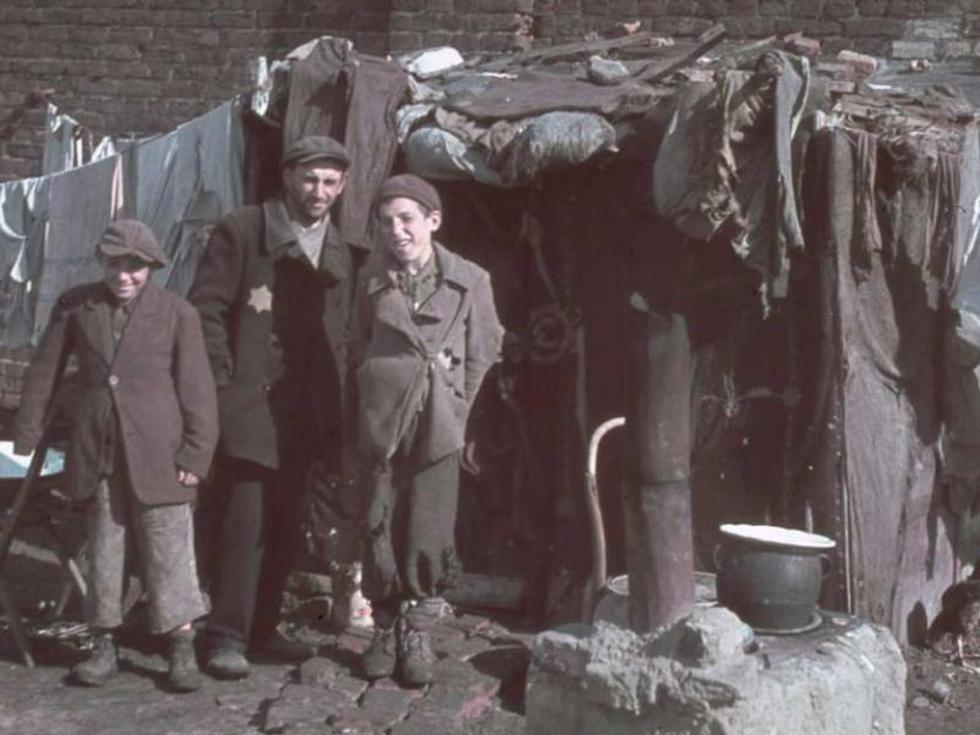 Galería: Inéditas fotografías a color de la vida en los guetos ...