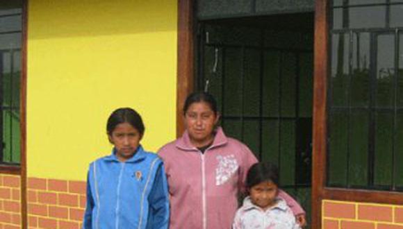 Bendición y entrega de 24 casas de quincha | PERU | CORREO