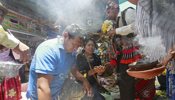 Chamanes y curanderos alistan “baños de florecimiento” en feria ...