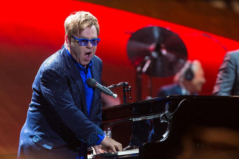 Energía de Elton John sorprendió a fanáticos de Mágala donde brindó ...