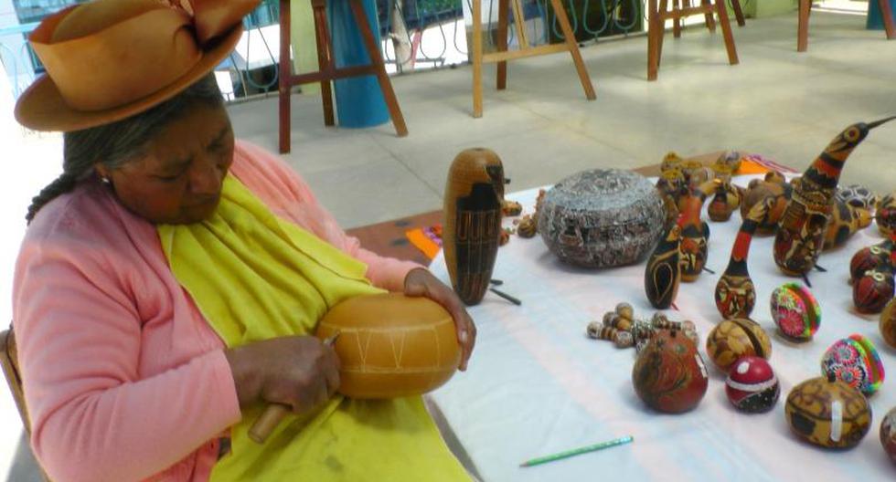 Artesanía y exposición por Día del Folklore | PERU | CORREO