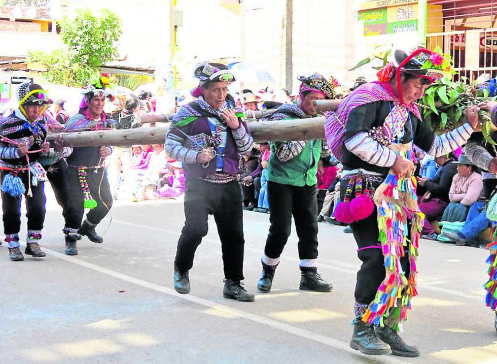 Celebran 445 aniversario de Huancavelica con música y danza típica ...