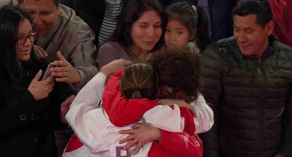 Lima 2019: el tierno abrazo de Alexandra Grande con su madre tras ganar ...