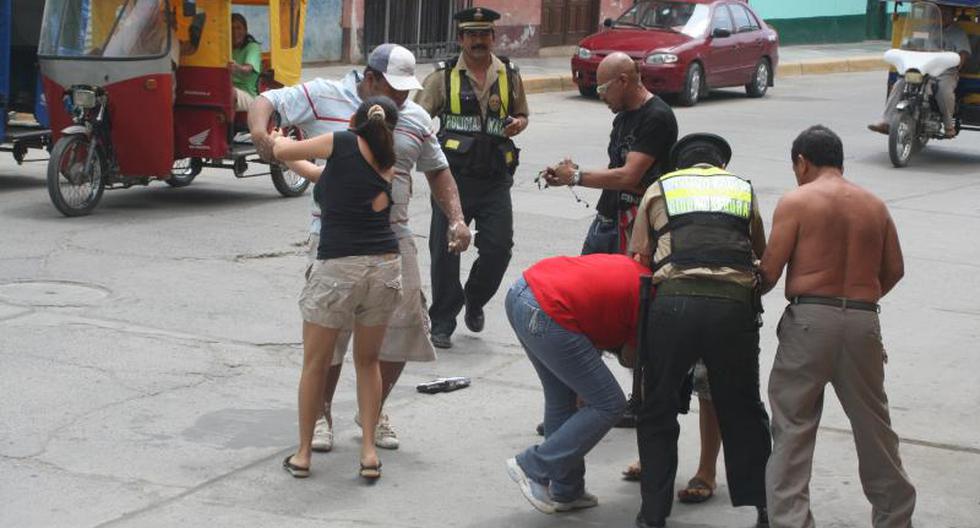 Dos féminas se lían a golpes y quedan con el rostro desfigurado | PERU ...