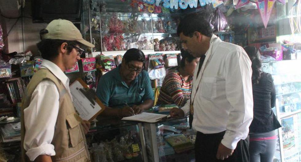 Incautan golosinas vencidas en mercado Pacocha | PERU | CORREO