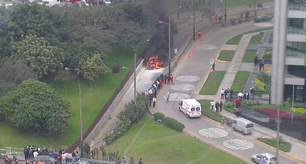 Vehículo se incendia en distrito de San Isidro | PERU | CORREO