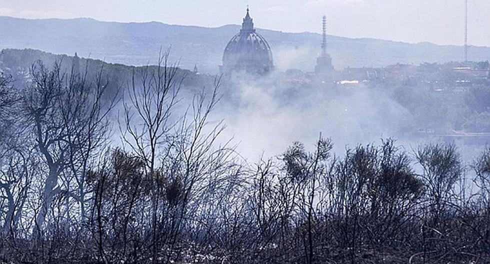 Roma: Incendio arrasa 50 hectáreas y obliga a evacuar residencia y ...