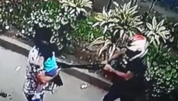 SMP: hombre que cargaba a su hija es baleado en la pierna por resistirse a un asalto | VIDEO ...