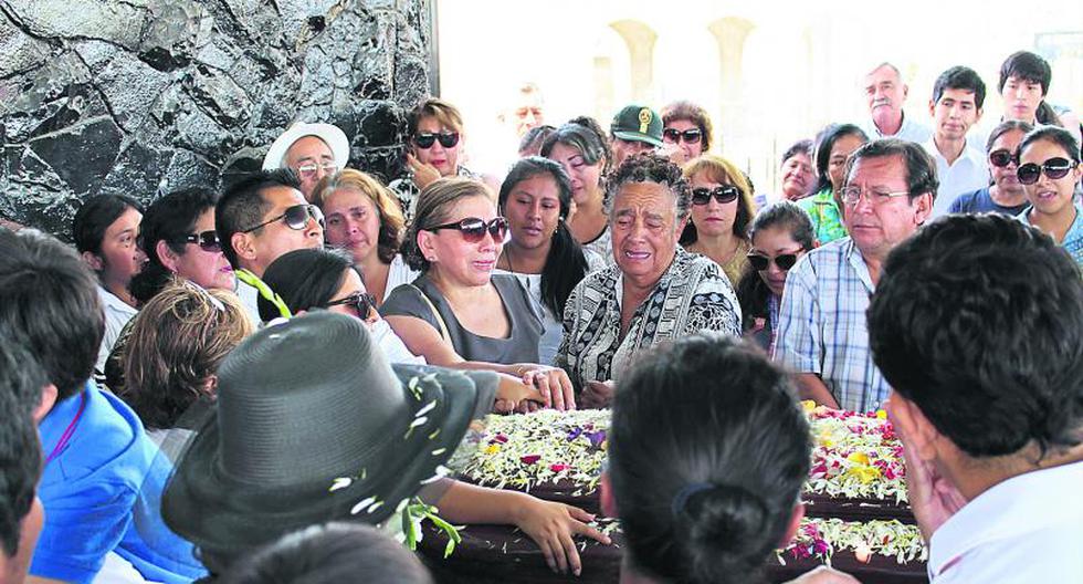 Con profundo dolor les dan último adiós a víctimas | EDICION | CORREO