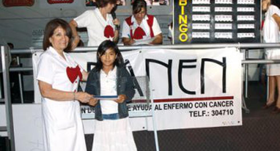 Felices ganadores del Bingo Adanen | ESPECTACULOS | CORREO