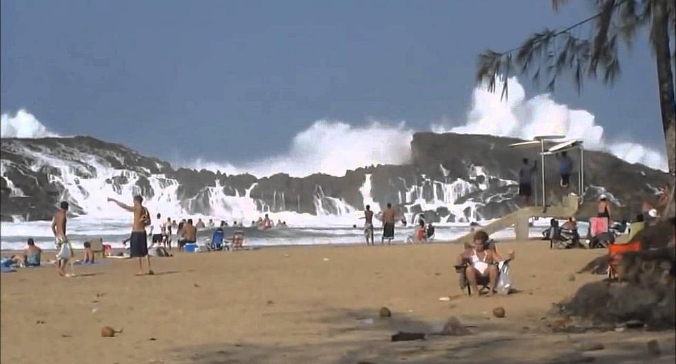 ¿Te bañarías en esta playa con un rompeolas natural que parece un ...