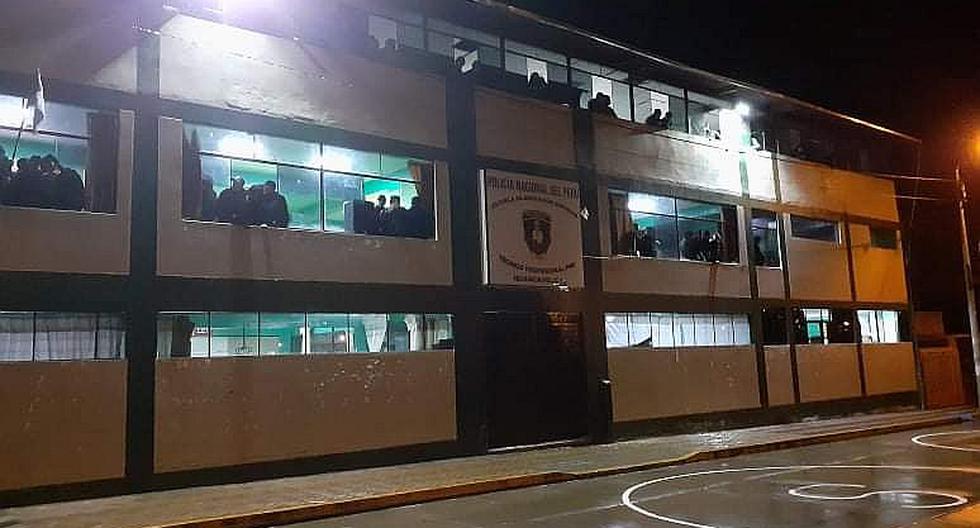 Toque de queda: Alumnos de la policía Huancavelica cantan por unión ...