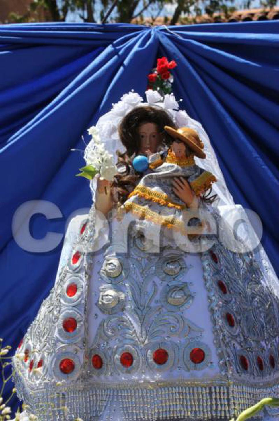 Cientos de fieles acompañan la imagen de la "Mamacha Cocharcas" (FOTOS ...