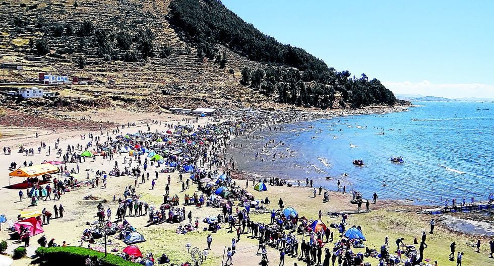 Puno: Veinte mil bañistas abarrotan playa de Juli | NOTICIAS CORREO PERÚ