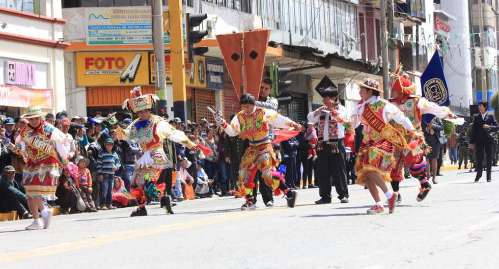 Pandillas de danzantes destacan en desfile dominical (FOTOS) Perú | Correo