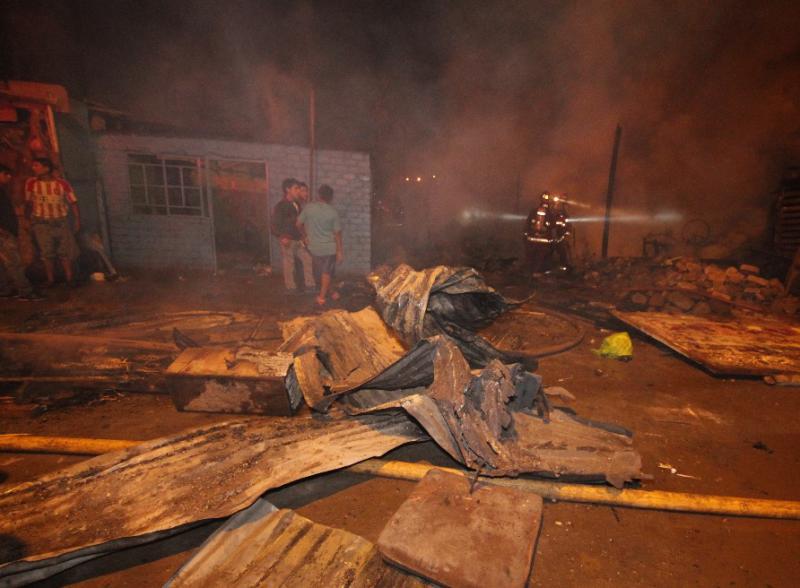Bombarda provoca incendio y destruye cuatro viviendas en La Victoria ...