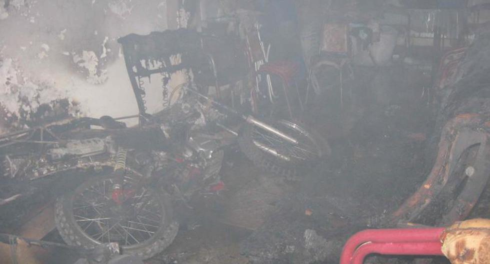 Furgoneta se incendia en plena vía pública | PERU | CORREO