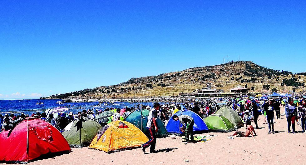 Puno: Veinte mil bañistas abarrotan playa de Juli | NOTICIAS CORREO PERÚ