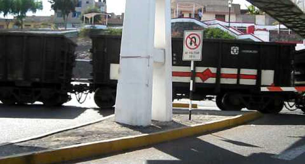 Tren de Southern choca puente de "Cruce de ratón" | PERU | CORREO