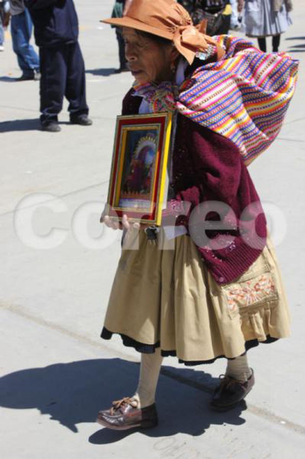 Cientos de fieles acompañan la imagen de la "Mamacha Cocharcas" (FOTOS ...
