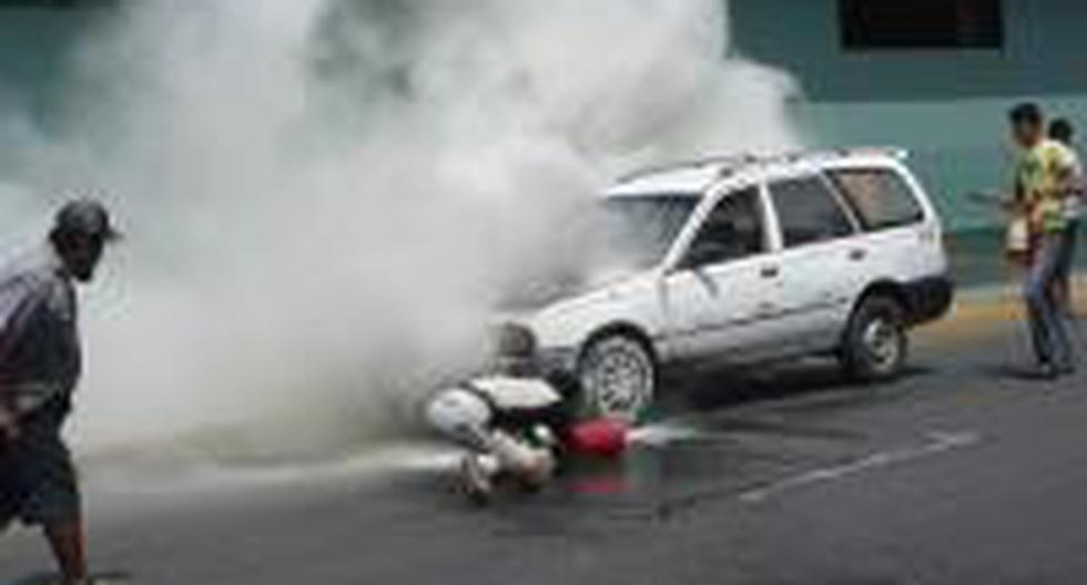 Vehículo con pasajeros se incendia en el Cercado de Tumbes | PERU | CORREO
