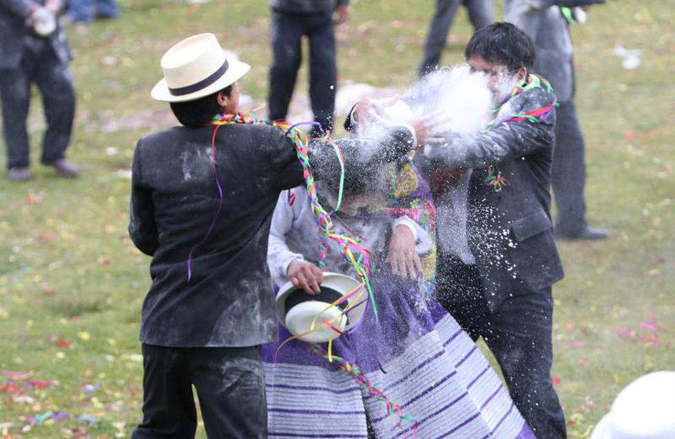 Vea la singular batalla de las Flores en Paccha (FOTOS) | PERU | CORREO