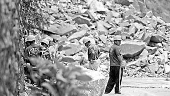 Alud sepultó a maquinista de tractor | PERU | CORREO