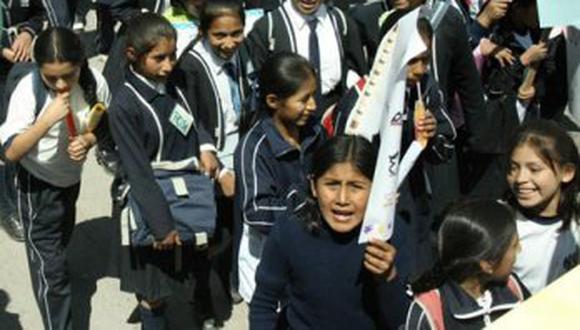 Centros educativos imponen los nuevos uniformes escolares | PERU | CORREO