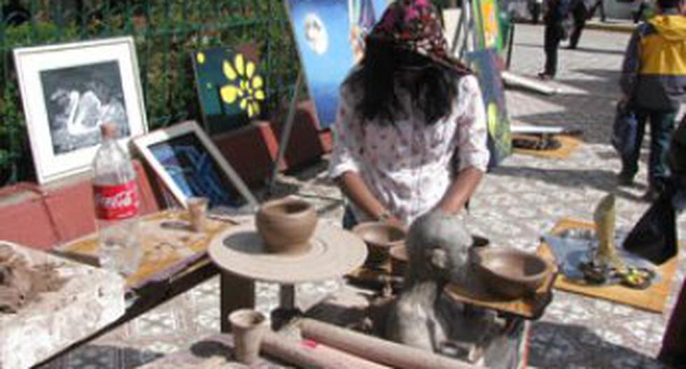 Exponen trabajos de artes plásticas | PERU | CORREO
